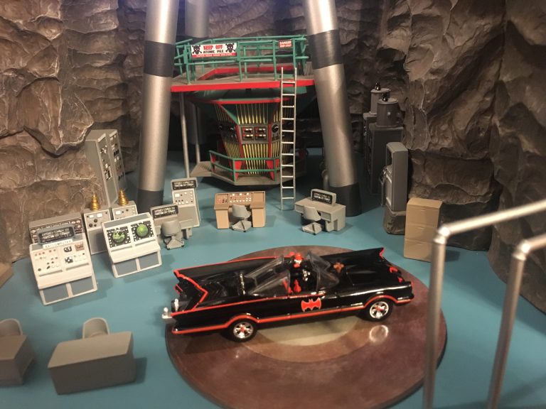 REVIEW: Factory’s 1966 BATCAVE Model Is an Epic Achievement | 13th ...