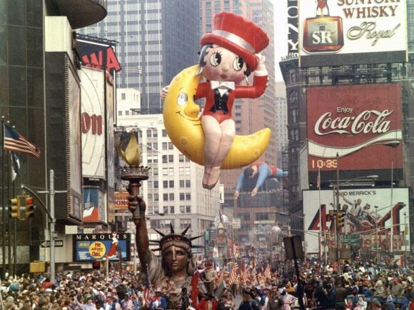 13 Times Comics Characters Soared in the MACY’S THANKSGIVING DAY PARADE ...