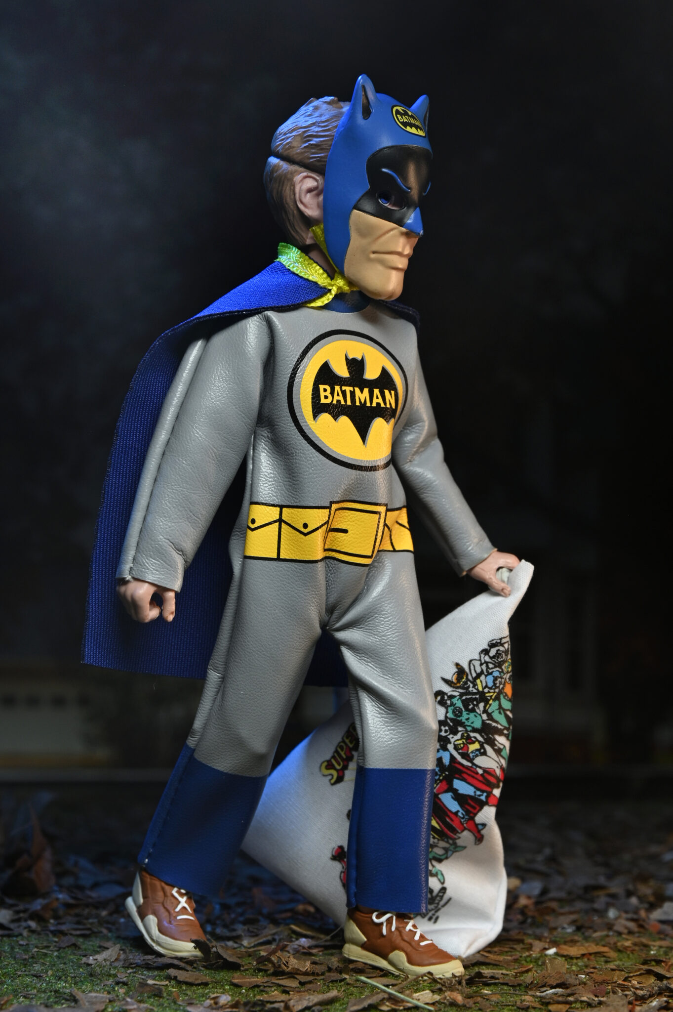 Dig This EXCLUSIVE UP-CLOSE LOOK at NECA’s BEN COOPER BATMAN Action ...