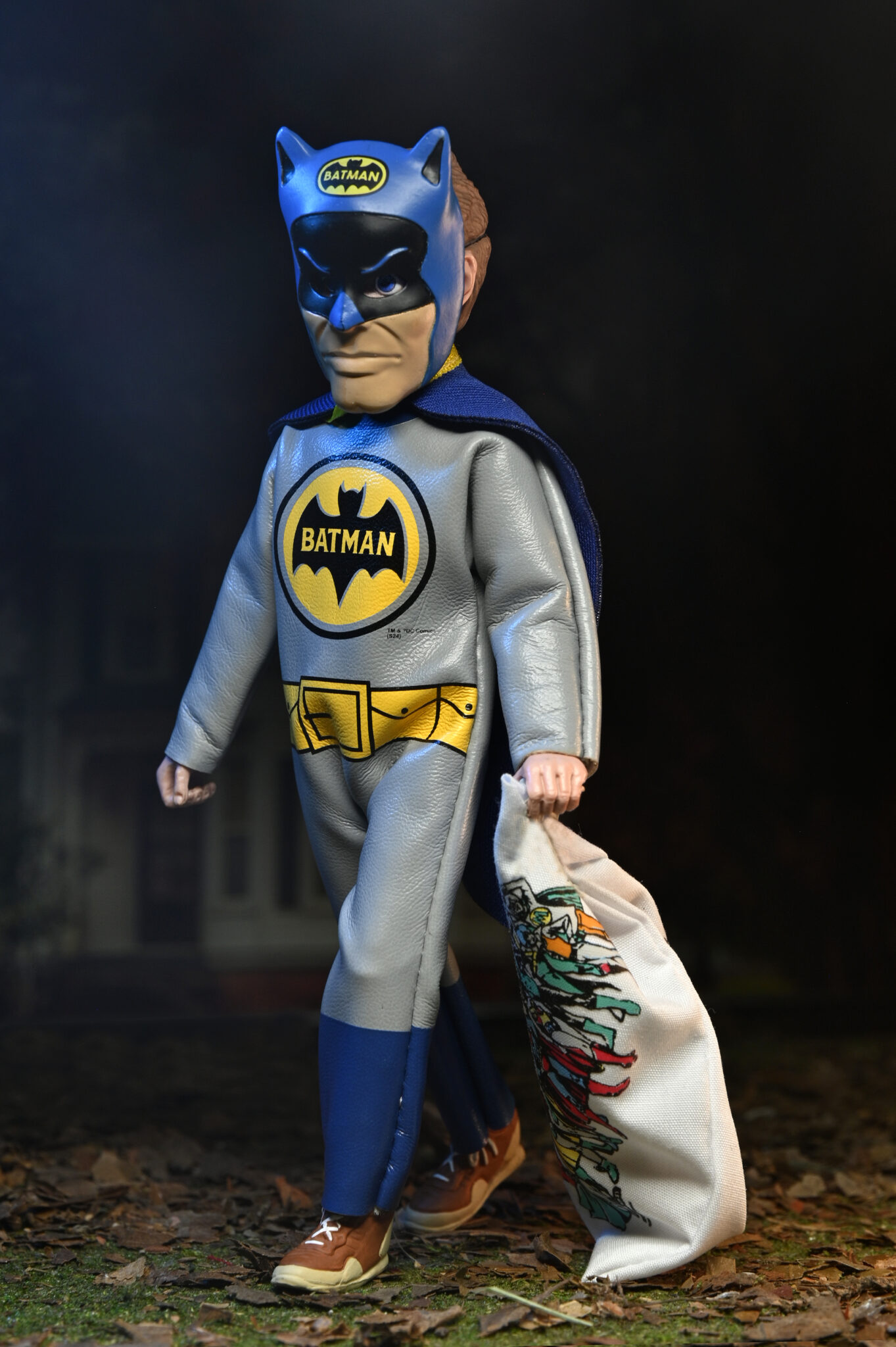 Dig This EXCLUSIVE UP-CLOSE LOOK at NECA’s BEN COOPER BATMAN Action ...